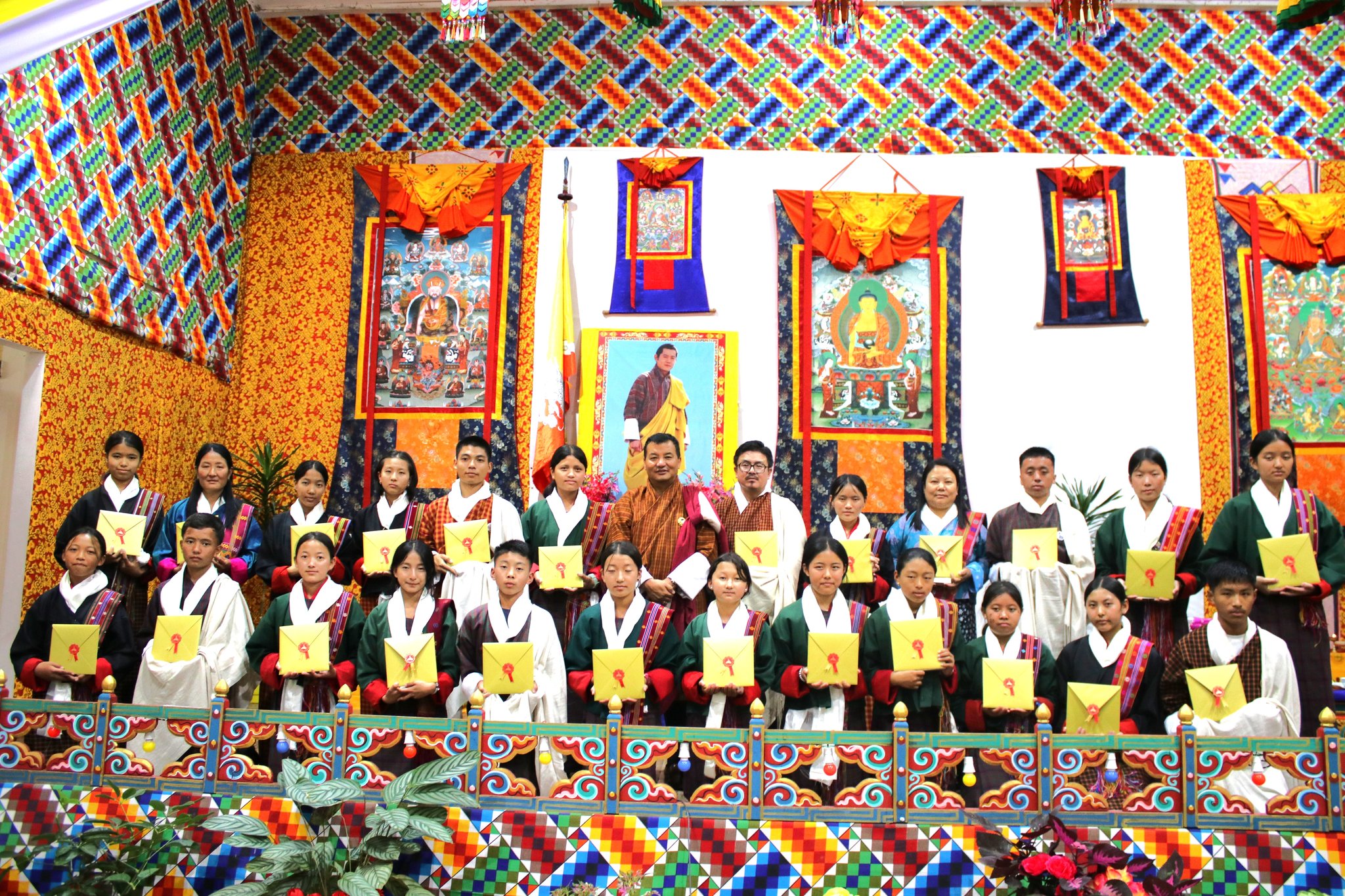 𝐇𝐨𝐧𝐨𝐫𝐢𝐧𝐠 𝐀𝐜𝐚𝐝𝐞𝐦𝐢𝐜 𝐏𝐞𝐚𝐤 𝐏𝐞𝐫𝐟𝐨𝐫𝐦𝐞𝐫𝐬 – Dzongkhag Administration, Mongar
